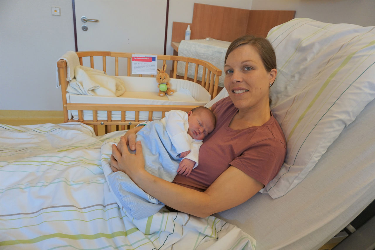 Nele ist unser 400. Baby | Helios Kliniken Mittelweser