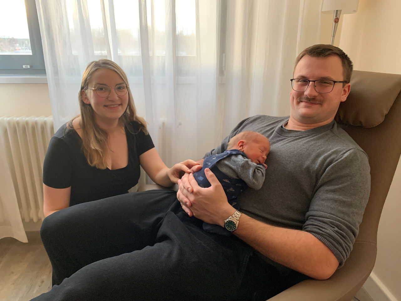 Süße Schnapszahl zum Advent: Noah ist das 444. Baby | Helios Kliniken ...