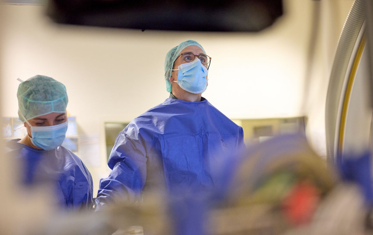 Interventionelle Neuroradiologie ist das Standardverfahren bei ...