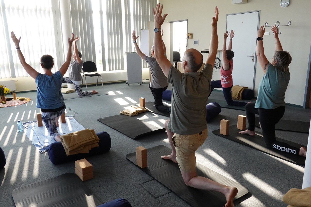 Yoga für Krebspatienten | Helios Kliniken Schwerin