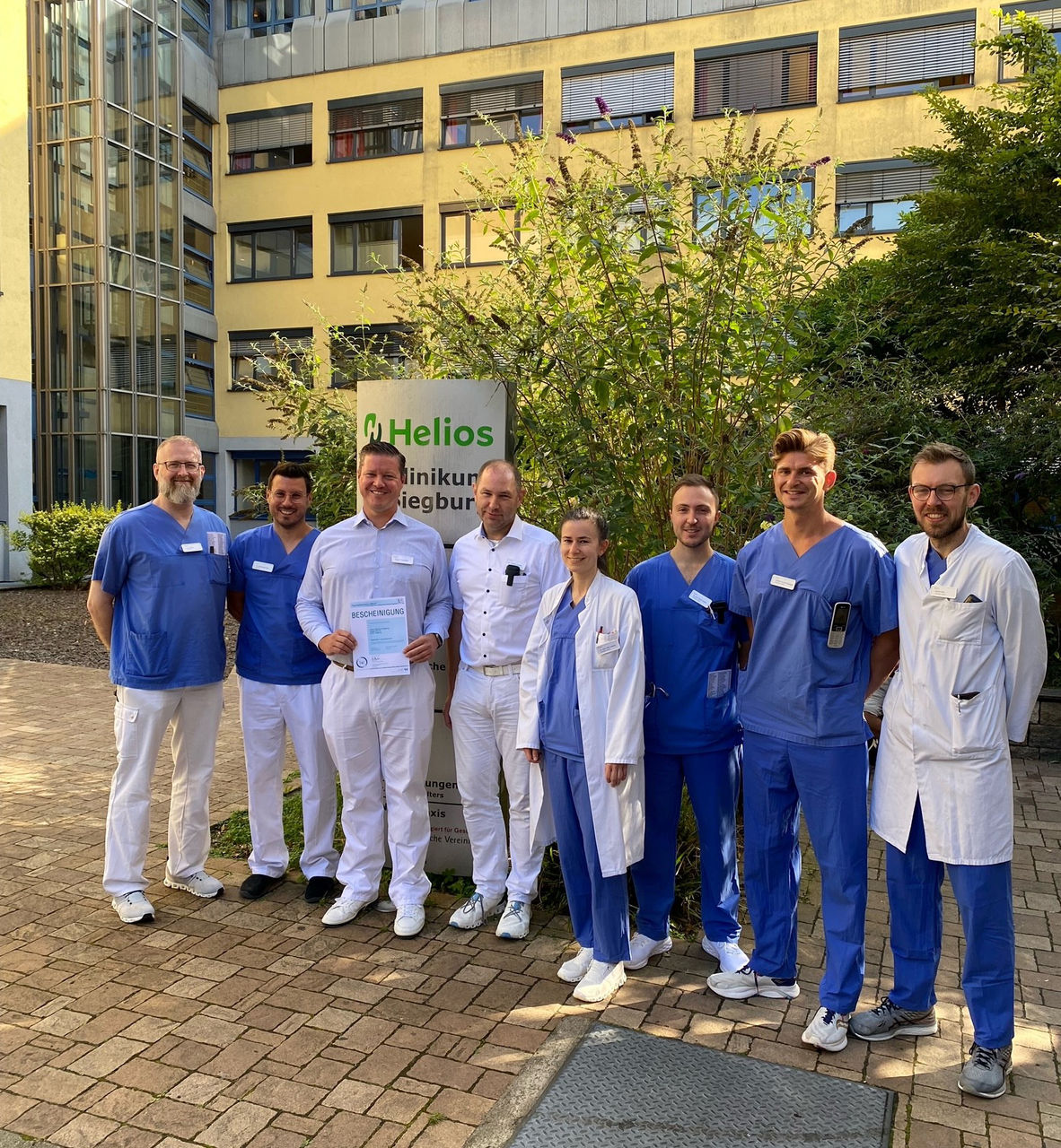 Minimalinvasiver Eingriff zur Aortenklappen-Implantation | Helios ...